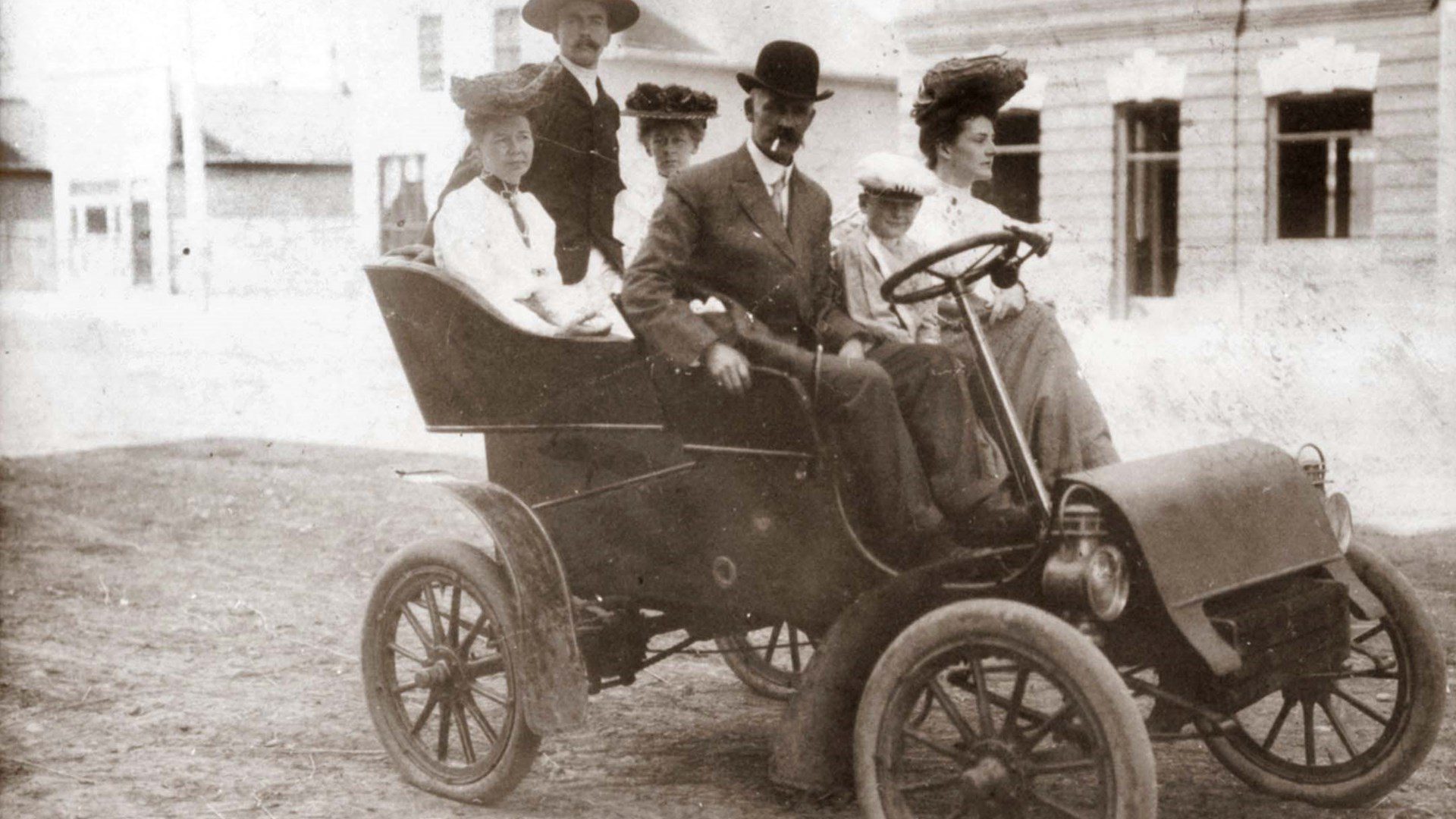 The Story of the First Car in Edmonton - edmonton-future.com
